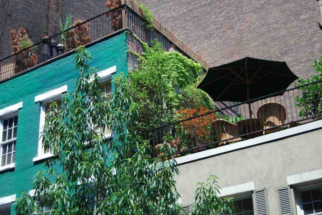 Comment agrandir son balcon en terrasse ? | Douglas-Piscine
